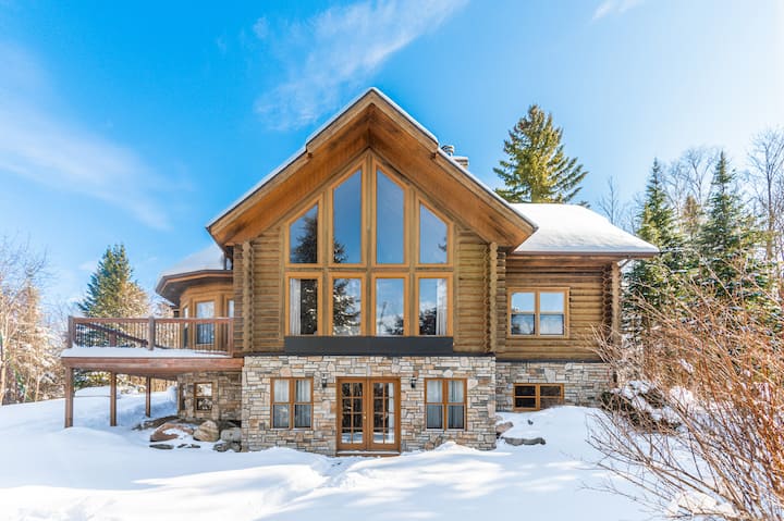 Fiddler Lake Resort: Luxury Chalet + Hot Tub - Saint-Sauveur