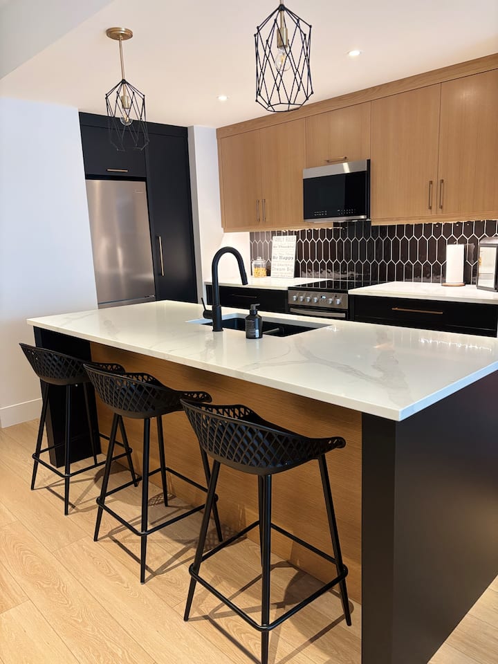 Tuxedo Park Executive Suite - Calgary