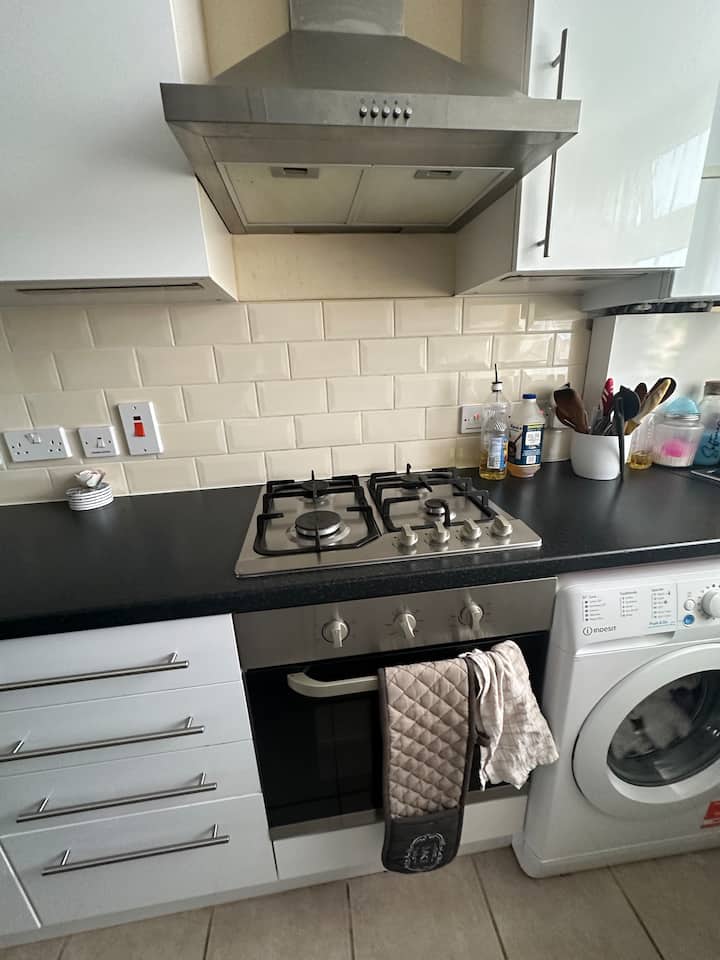 Quirky Modern Two Bed Flat With A Sofa Bed Too - Leyton