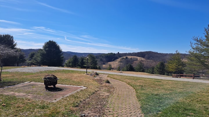 Deer Hill -Hocking Hills Cozy Retreat - Logan, OH