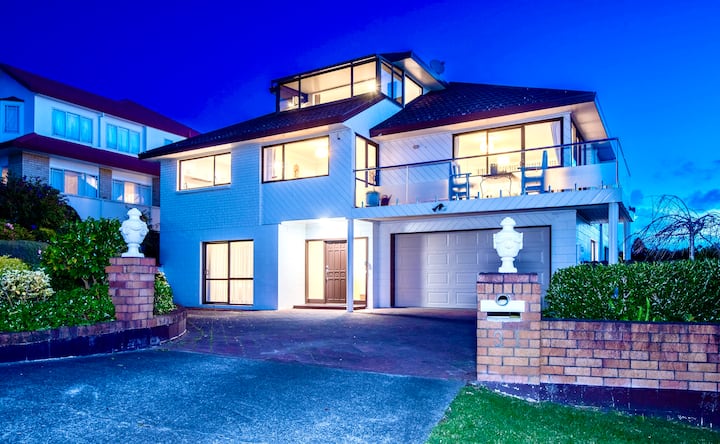 Large Group Accomodation With A View - Auckland