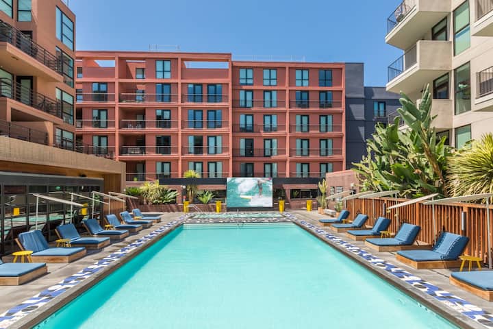 Above The Stars Luxury Oasis - West Hollywood, CA