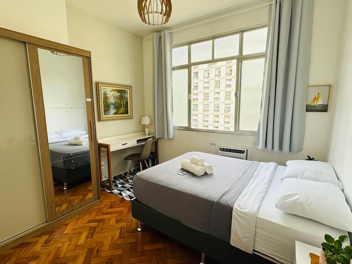Quarto E Sala Quadra Da Praia Posto 5 - Copacabana
