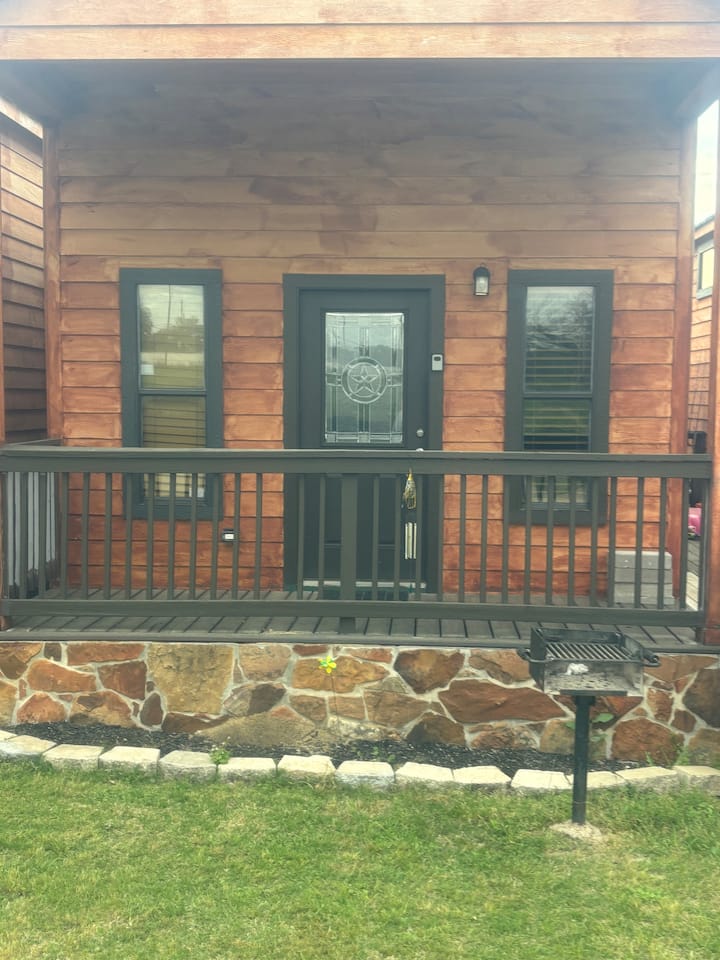 Gravesgetaway#3 Tiny House On The Lake - Willis, TX