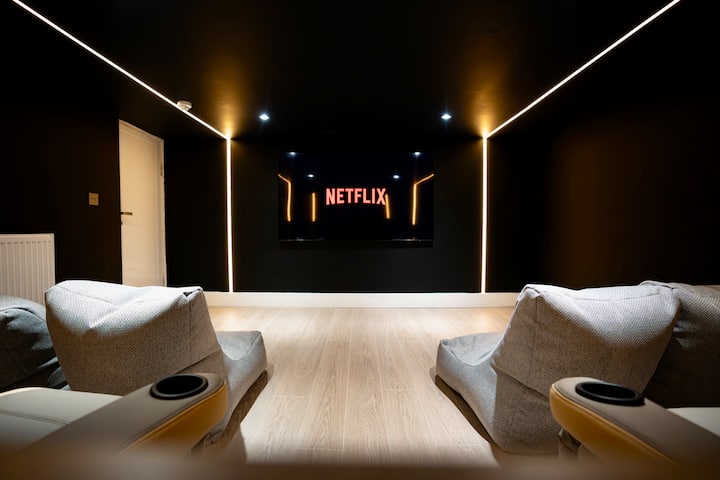 Luxury 6 Bedroom House With Cinema & Games Room - 曼徹斯特