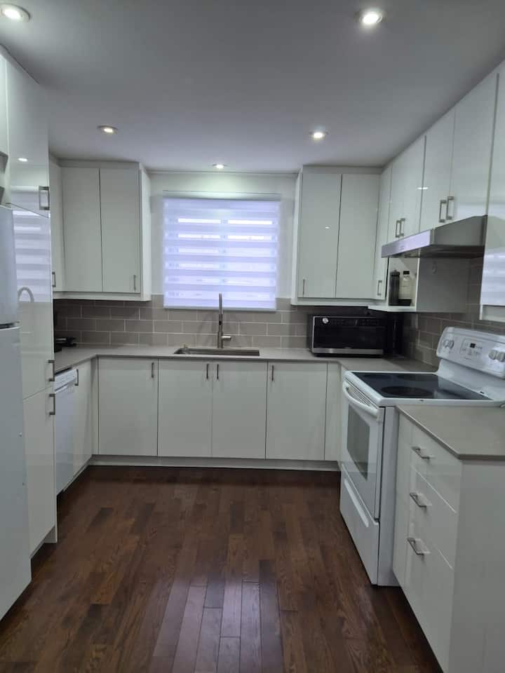 Grand Et Luxueux Appartement - Dorval