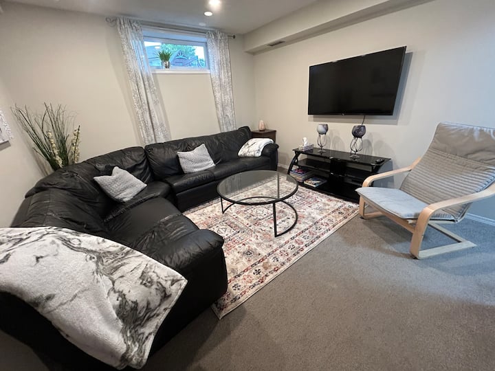 Wolf's Den 
Se Edmonton 
With Fitness Room - Edmonton