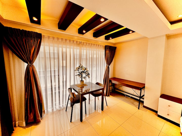 A Lagrande Studio 702 Poolview With 75" & King Bed - Angeles