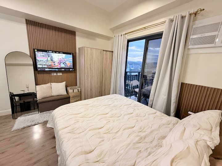 Modern Stay Near It Park | Balcony + Pool + Wi-fi - Cebu City