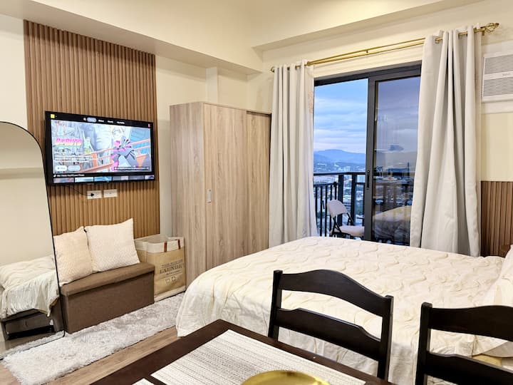 Modern Stay Near It Park | Balcony + Pool + Wi-fi - Cebu City