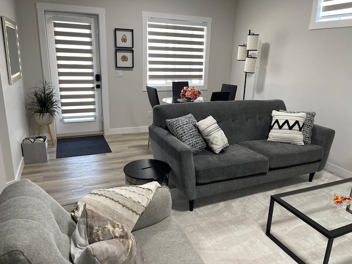Gorgeous 2 Bedroom Suite In Northwest Calgary - Calgary