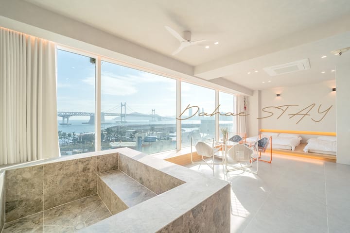 다해스테이ㅣ광안리 오션뷰 감성 풀빌라*온수자쿠지*신축풀빌라*광안대교뷰*최대6인숙소 - South Korea