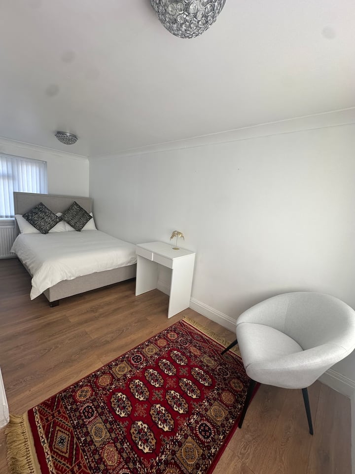 Modern House Near Heathrow + Central London! - Hayes