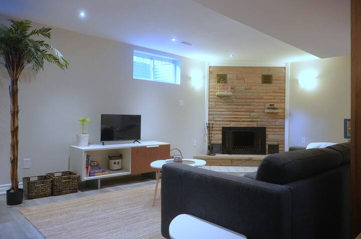 Stylish Lower Level Guest Suite In Family Home - Mississauga