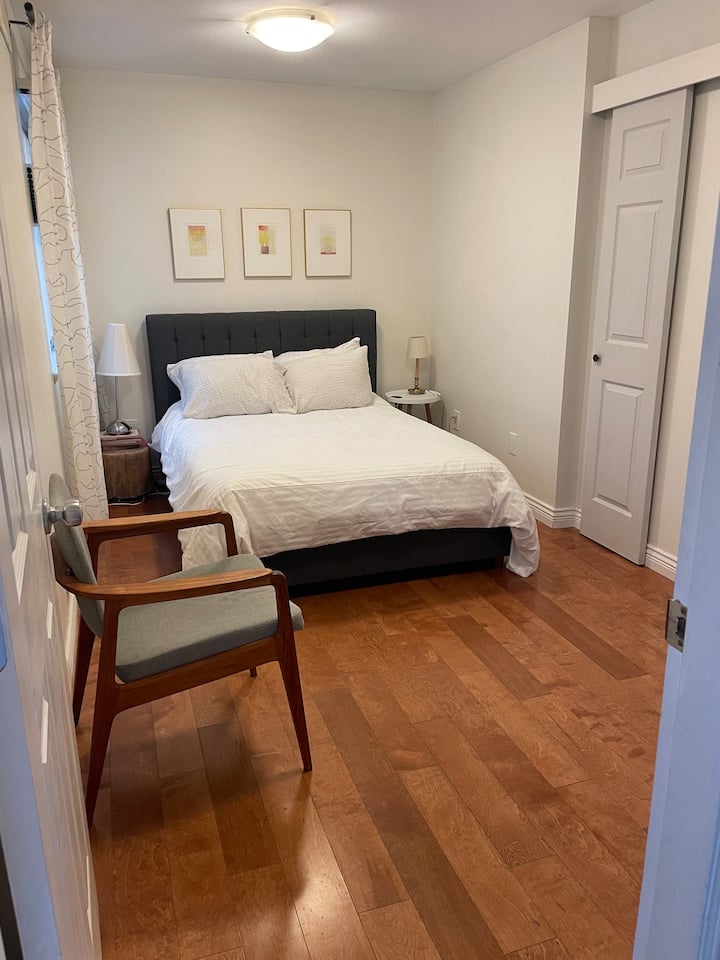 Room & Private Bathroom In Van - Vancouver