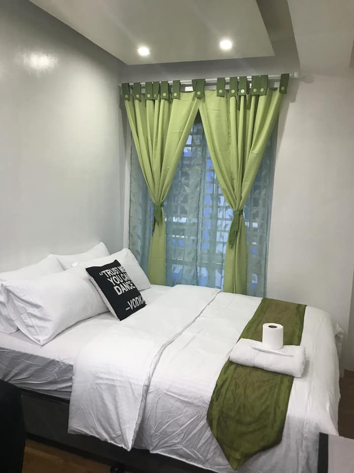 Cozy Studio Unit In South Forbes Near Nuvali - Biñan