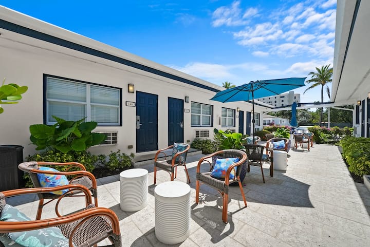 Private Room On Hollywood Beach - Hollywood, FL