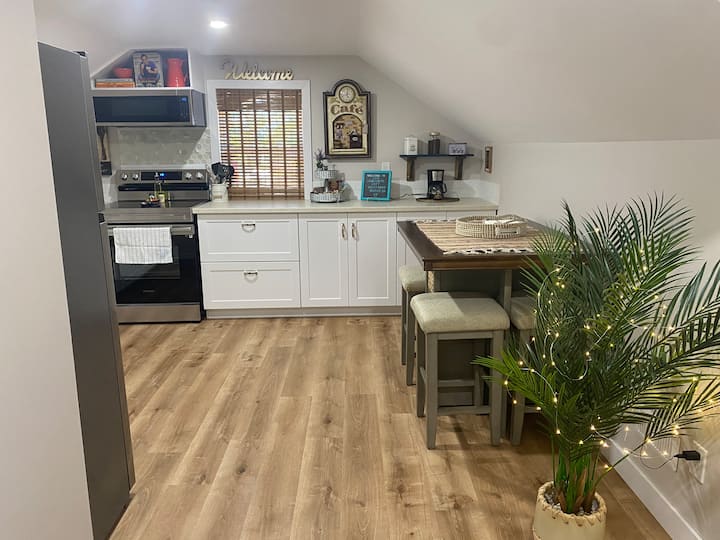 Main Street Lakeshore Loft In Heart Of Belle River - Lakeshore