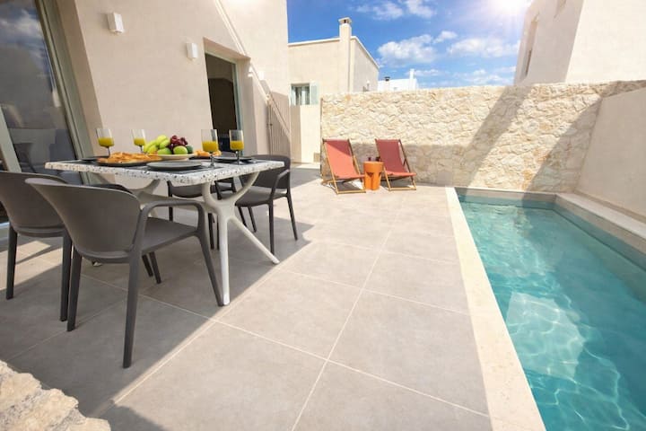 Sugarwhite Suite With Not Heated Private Pool 1 - Santorini