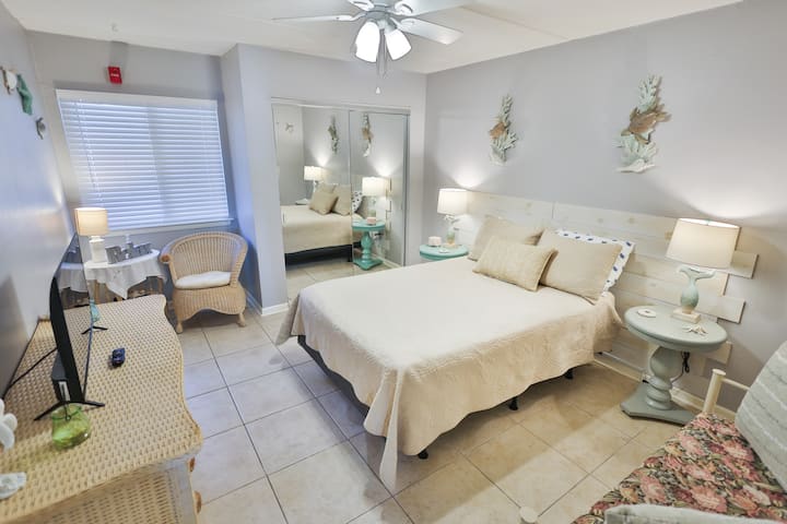 Poolside Dockside Getaway - Mary Esther, FL