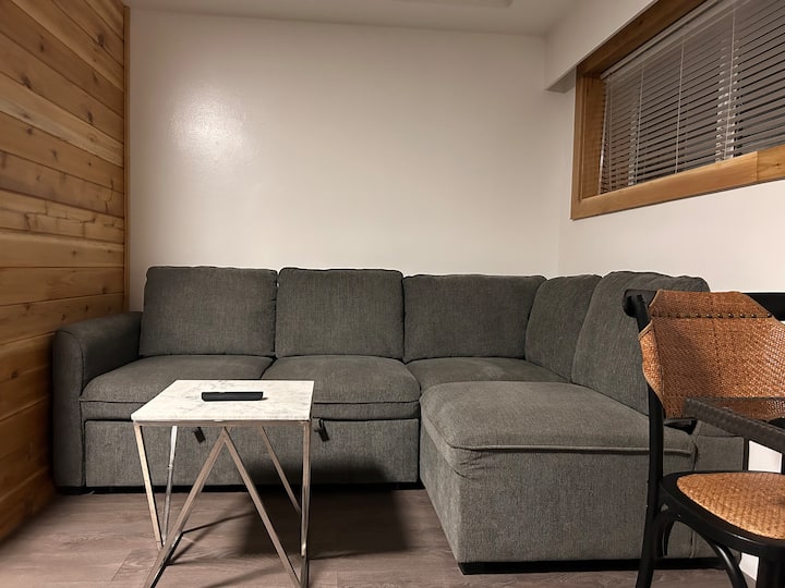 2 Minutes Casino Pets Ok Sleeps 4 Shared Entrance - Burnaby