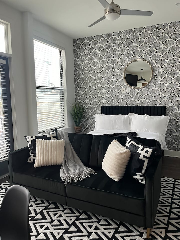 Luxx Suite “Pool” Brdwy 5 Min Wlk N Parking - Nashville, TN