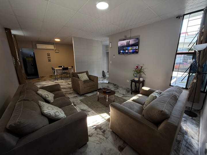 Spacious Home W Private Parking - El Salvador