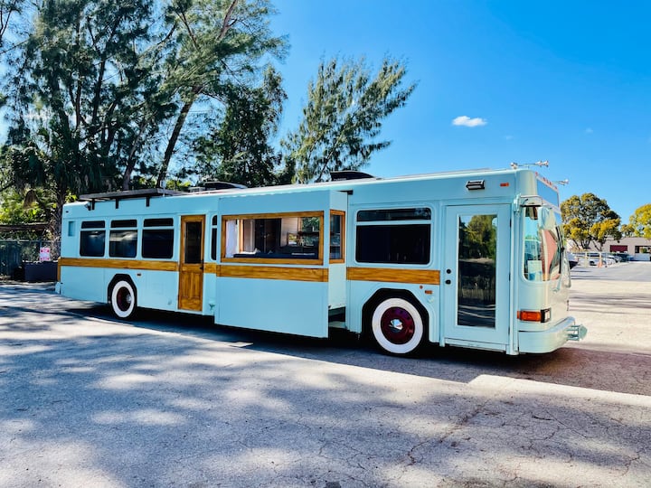 Luxury City Bus, W/tub & Slides! - Lehigh Acres, FL