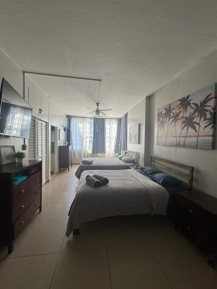 Condado Studio | Walk To Beach + Pool Access - San Juan