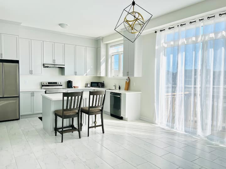 5 Bedrooms Luxury Retreat At Wasaga Beach - Ontario
