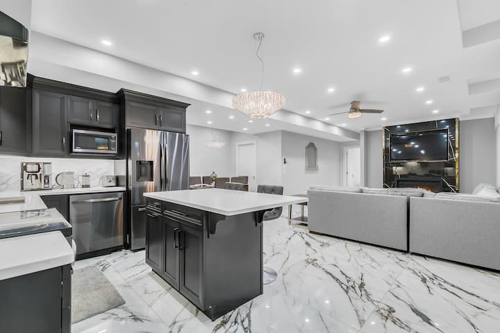 Modern Private Basement Suite - Windsor, Canadá