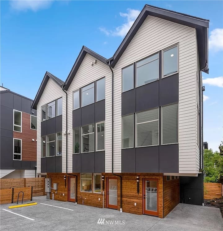 Rooftop Terrace | Modern Ballard Townhouse | 2br - Seattle, WA