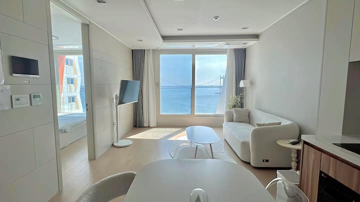 #미스터멘션•합법숙소•최대6인 •스마트 이동 티비•인스타감성•마약침구 - Busan