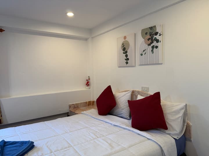 Pen Guesthouse Karon Beach (Room No.2) - Karon Beach