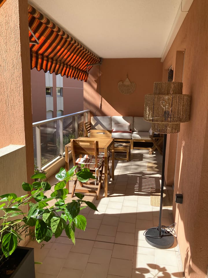 Beau T2  En Résidence,grande Terasse,parking Privé - Antibes