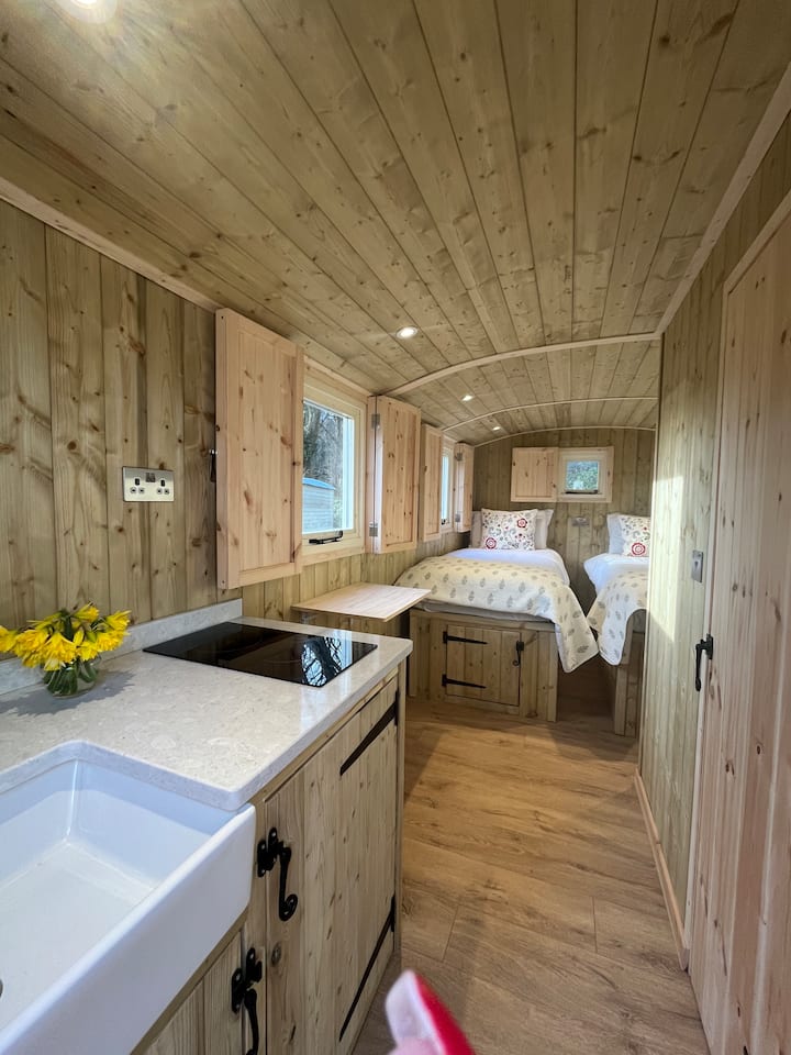 Luxury Shepherd Hut - Sea View - Loch Awe