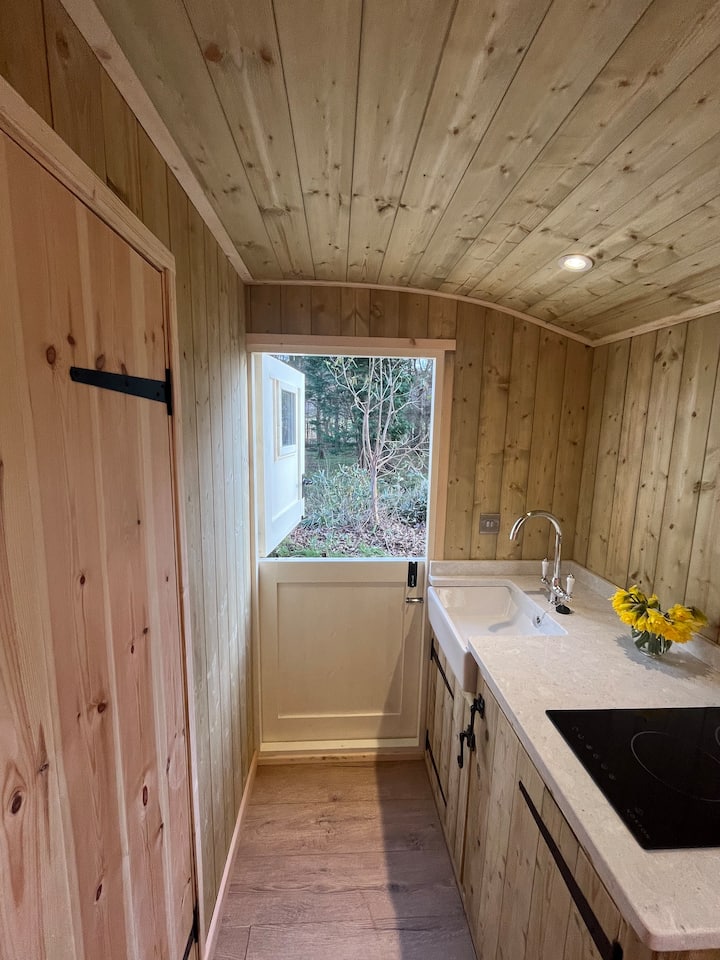 New Luxury Shepherd Hut Sea View - Isle of Mull
