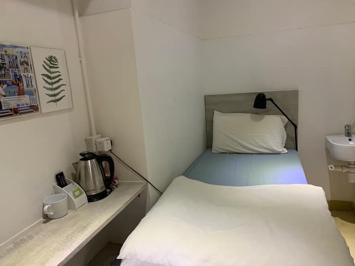 一分鐘地鐵站/核心地點/短租/平價/背包 - Sheung Wan