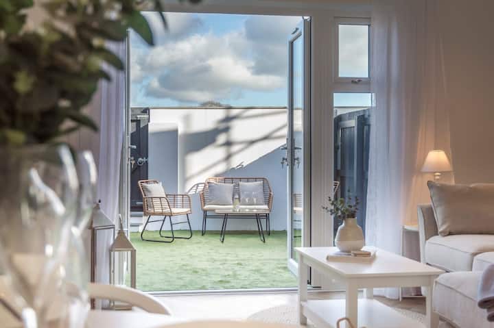 Stylish House In New Hedges , Tenby 
Dog Welcome - Saundersfoot