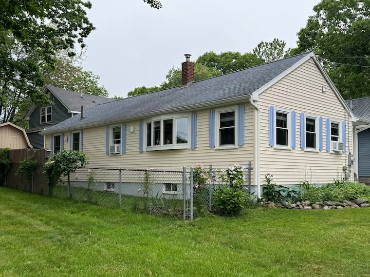 Pet-friendly Cottage In Oob - Old Orchard Beach, ME