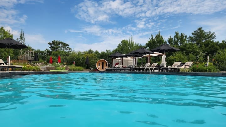 Luxury Resort Villa On Muskoka Bay Golf Course - Gravenhurst