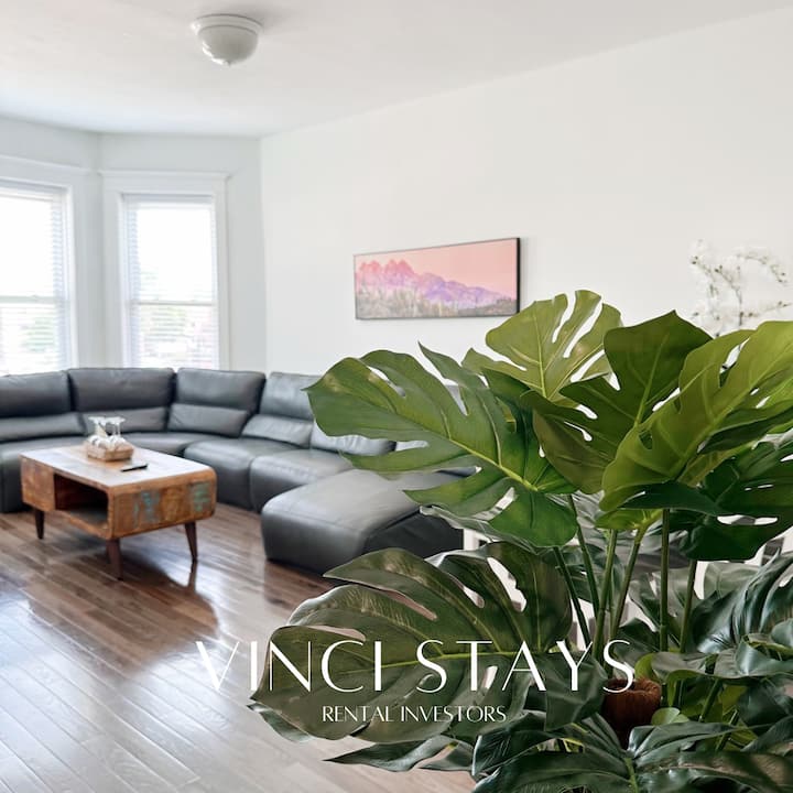 Uptown Glow – Chic 3br Loft • Walk To Lake & Food - Evanston, IL