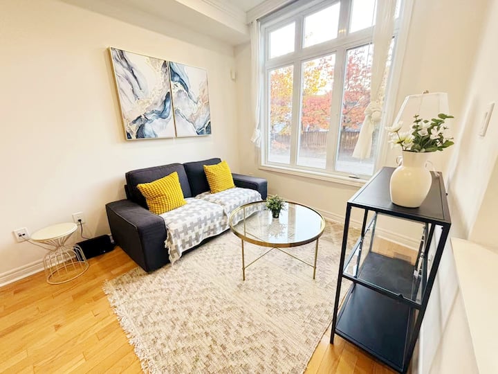 North York 3br Townhouse | Steps To Subway & Shops - Vaughan
