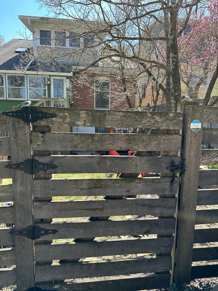 Dead End Jen's Crescent Hill Suite - Louisville, KY