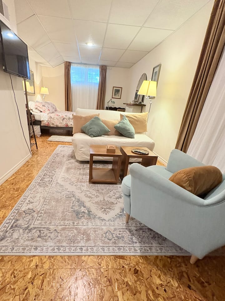 2 Bdm Suite Fireplace, Whyte Ave Uofa Nait South - Edmonton, Canada