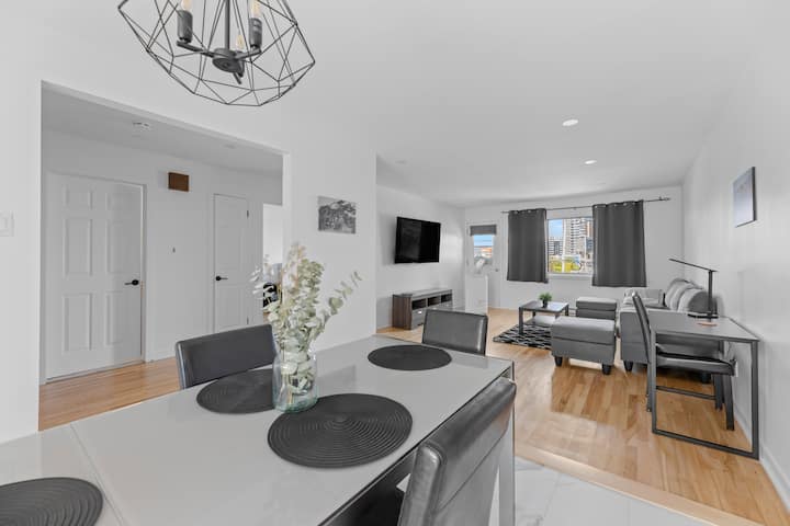 Modern 3 Bedroom In Montreal Close To Downtown - Montreal
