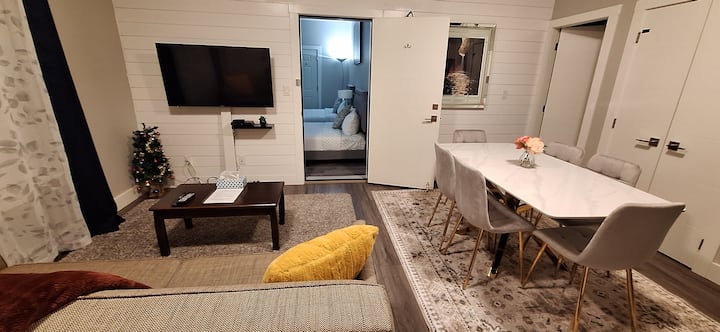 2 Bedroom, Sleeps 8-a/c, Ice Cream, Snack & Drinks - Victoria