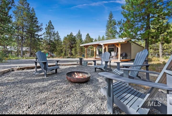Peaceful Donnelly Lake/ski Cabin - Tamarack Ski Resort, ID