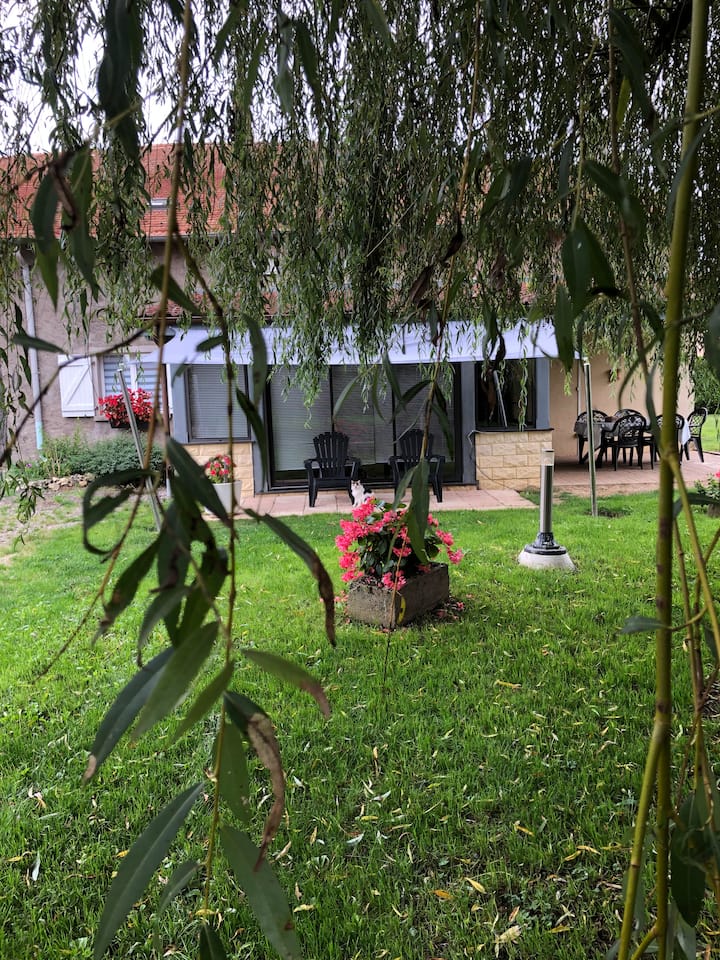 1 Chambre 1 Pers Par Nuit 30€
2 Pers 35€ Par Nuit - Contrexéville