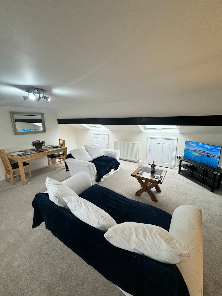 Heather Lodge - Modern Spacious Loft Near A Beach - Robin Hood's Bay